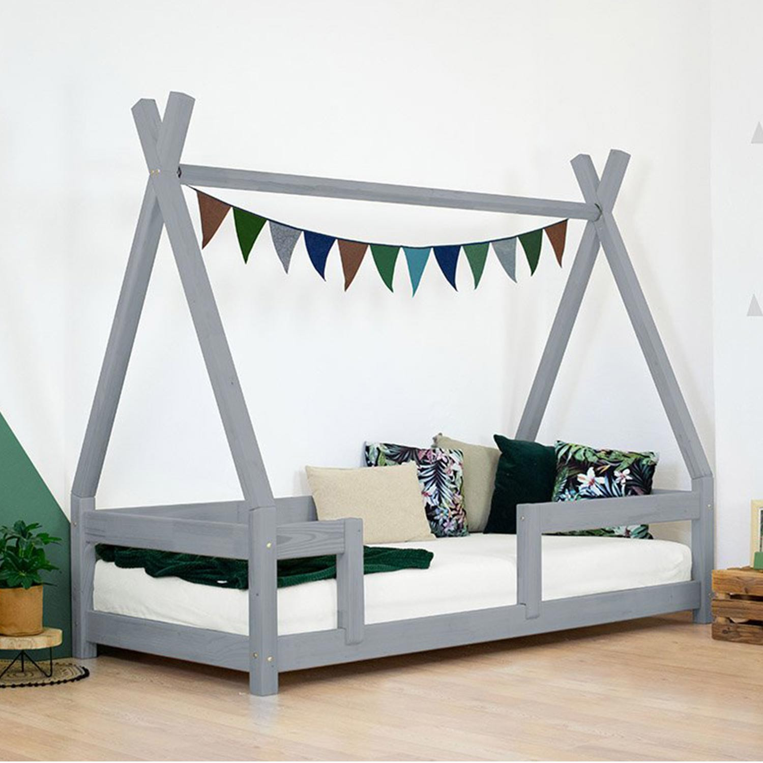 Lit Tipi enfant avec barrière bois massif gris 90 x 200 cm | Greenweez