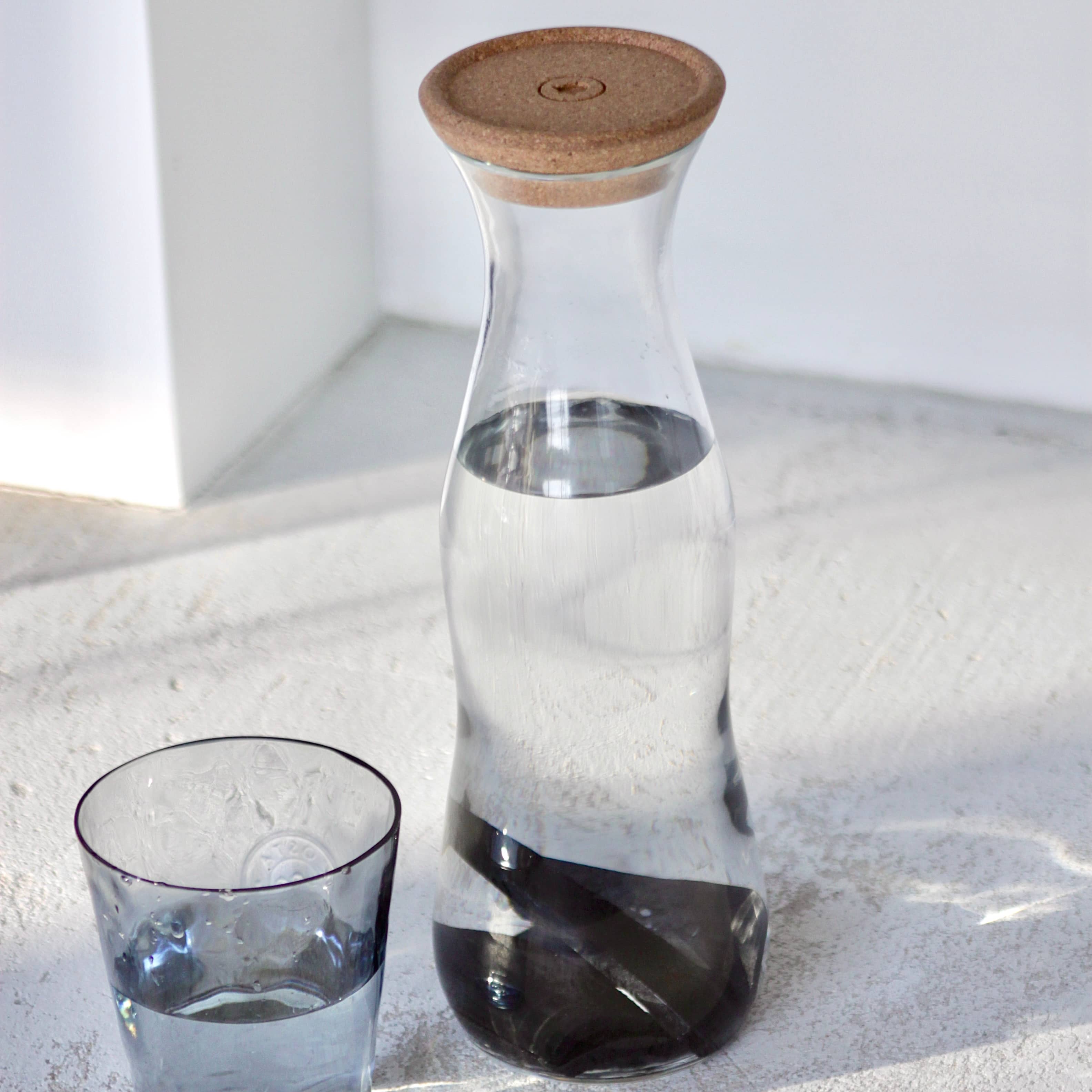 Carafe à eau filtrante au charbon actif naturel - 1L | Greenweez